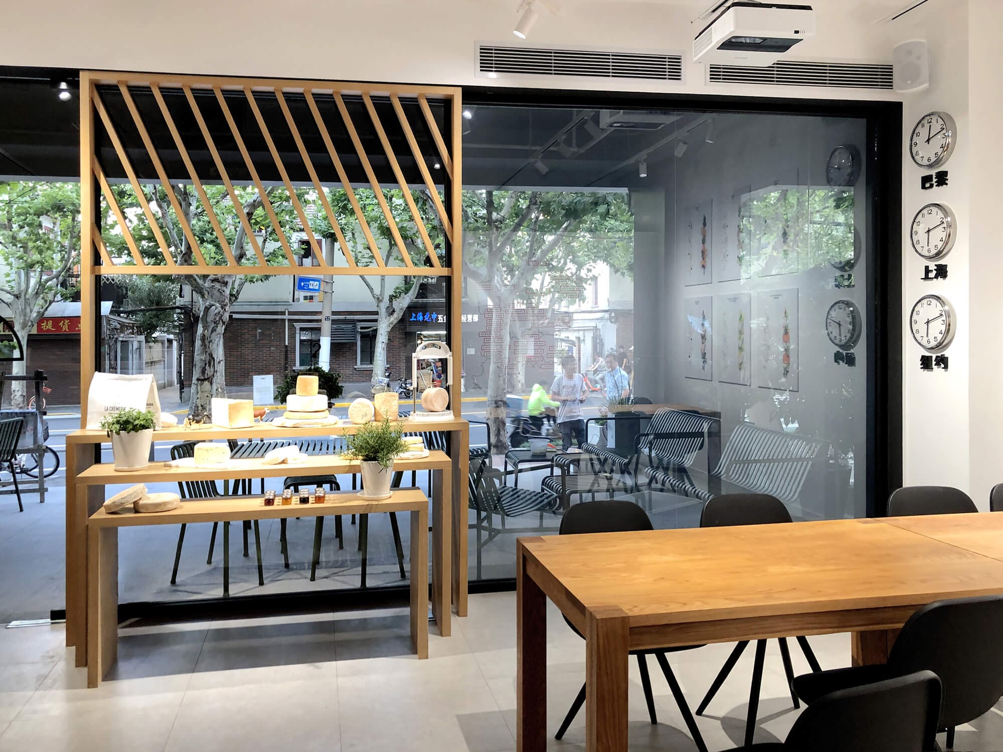 La Crèmerie à Shanghai, un flagship dessiné de A à Z ! - IchetKar